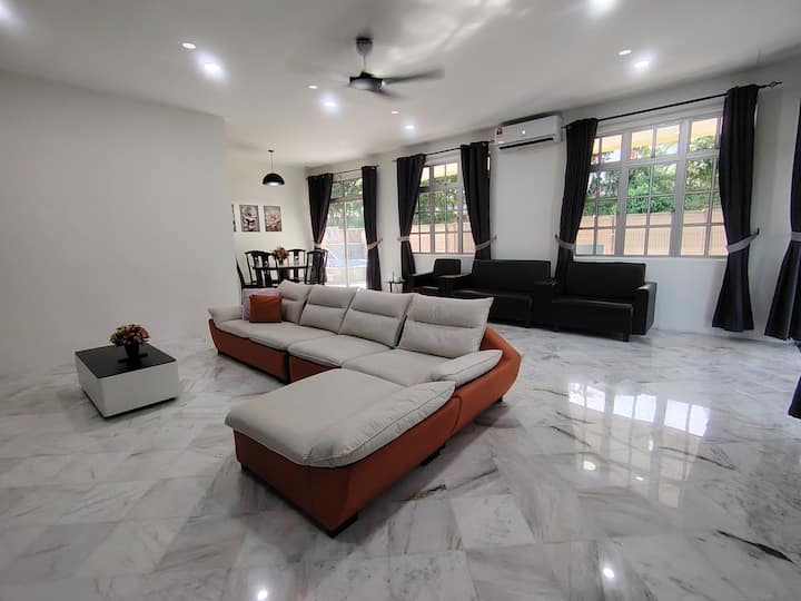 5 Bedroom Unit With Private Pool & Bbq (U13) - Port Dickson