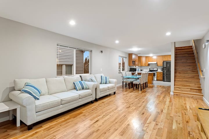 4br/3ba, Light Rail, Airport, Seattle, Wifi, Ac #A - Seattle, WA