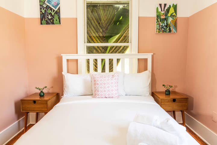 Room With A Shared Bathroom In Miami - Miami, FL