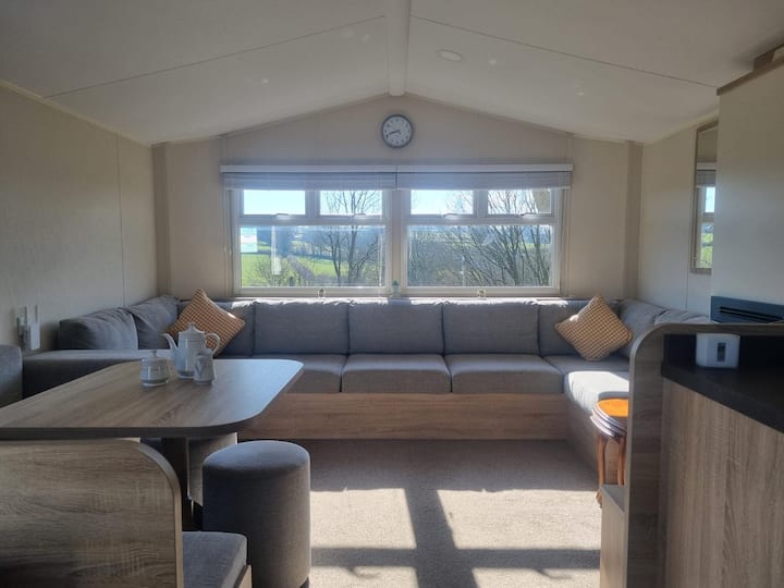 Dog-friendly Family Caravan With Heated Indoor. - Narberth