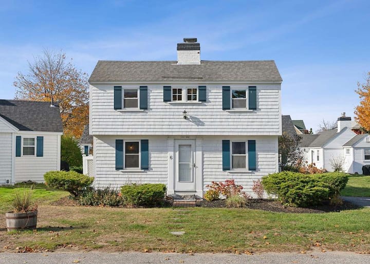 Beach Bliss: Steps To The Sand - Scarborough, ME