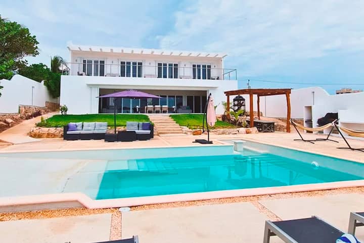 Epic Oceanfront 6br Villa | Infinity Pool+hot Tub - Isla Mujeres