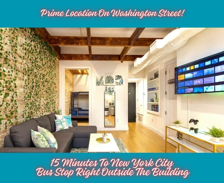 Penthouse Home W/ Skylights Only 15 Mins To Nyc - 맨해튼