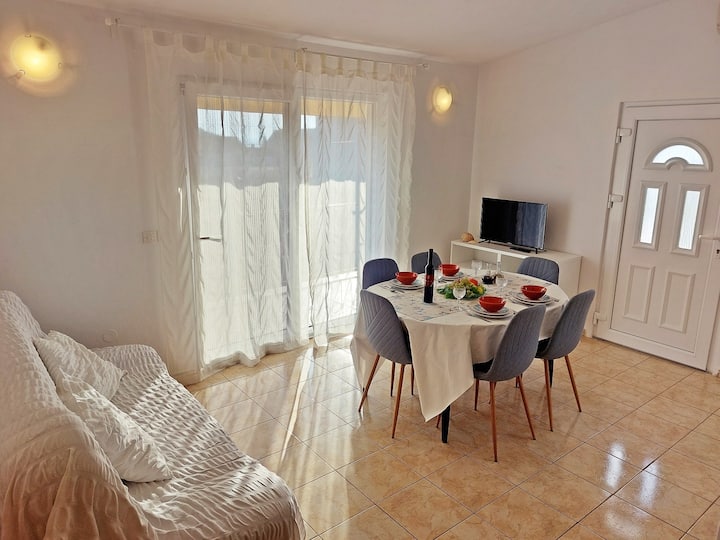 Spacious Apartment Near The Beach With Sea View - Croatia