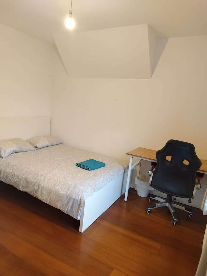 Central En-suite Double Room 5 - Cambridge