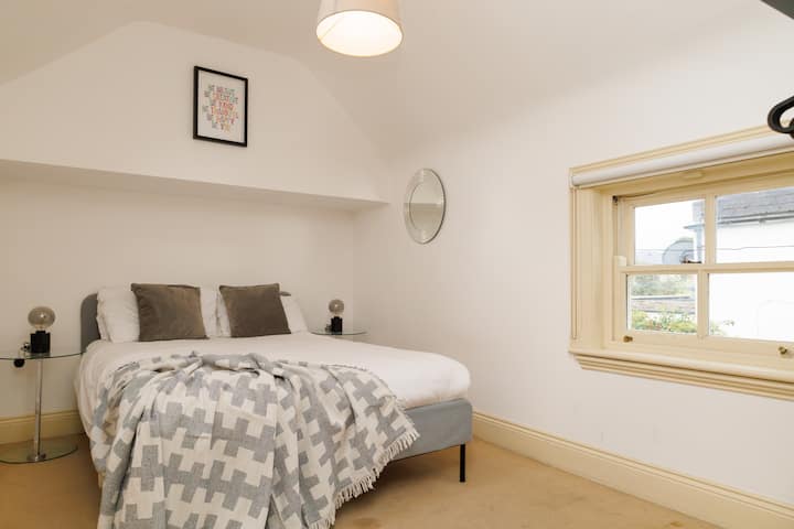 Cute Double Bedroom In Ranelagh - Dublin