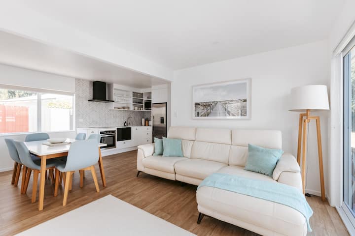 Stylish Studio Oasis On Papamoa Beach - Papamoa