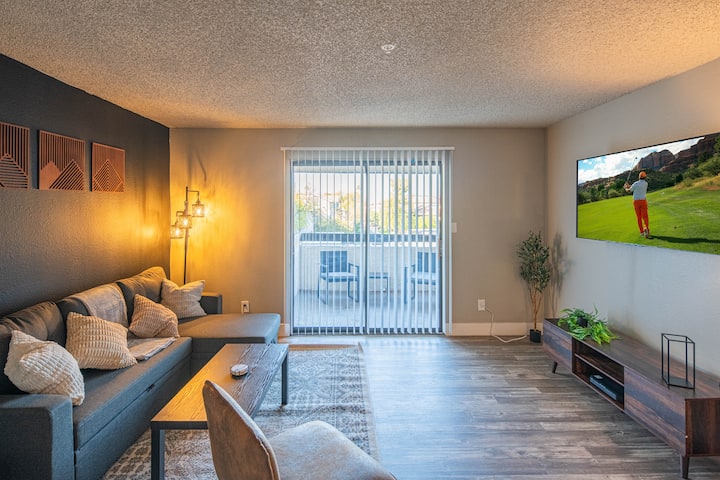 Chic 2br Oasis | Pool | Hot Tub | Putting Green - Tempe, AZ