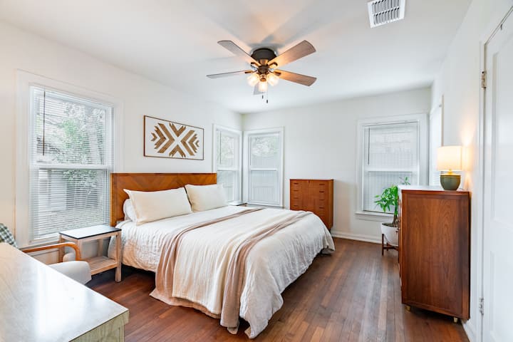 1940s East Side Cottage - Austin, TX