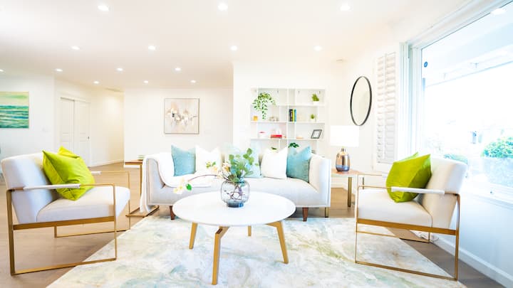 Grand Lux 4br | Prime Location + Serene Yard - San José