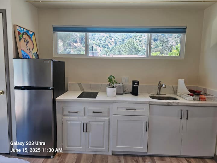 2 Br 1 Ba 3 Beds
Burbank Airport
Universal Studio - Los Angeles, CA
