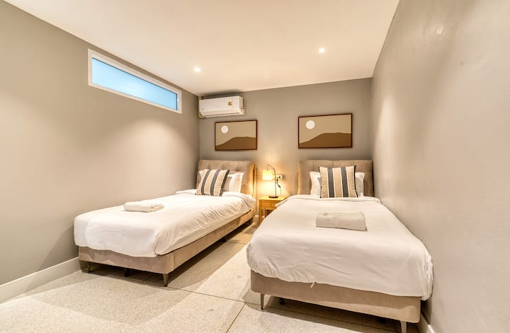 New Twin Bed 2 People No Window 03 - Bangkok