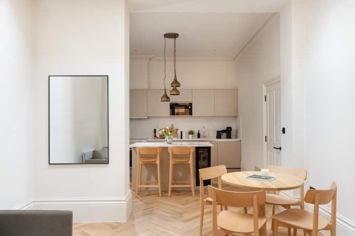 Fivem West Hampstead - Two Bedroom Apartment - London