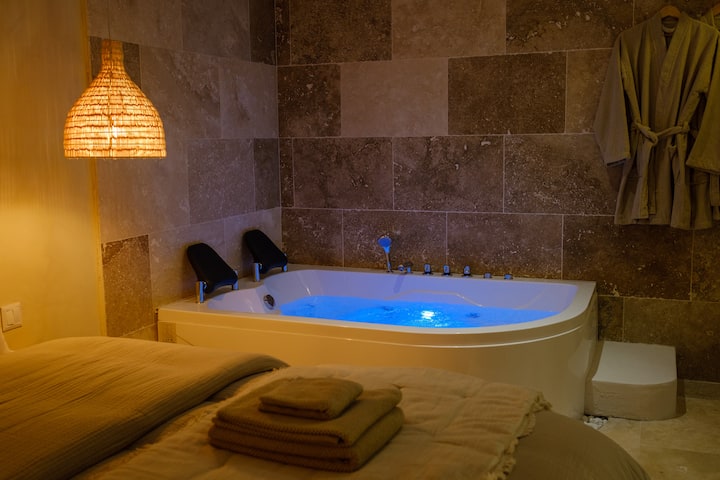 Suite Ama, Bain Balnéo Et Sauna Privé - Vaucluse