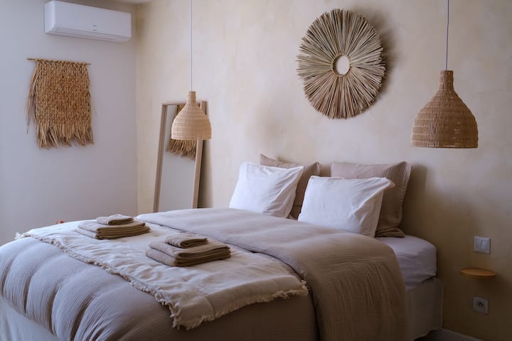 Suite Ama, Bain Balnéo Et Sauna Privé - Avignon