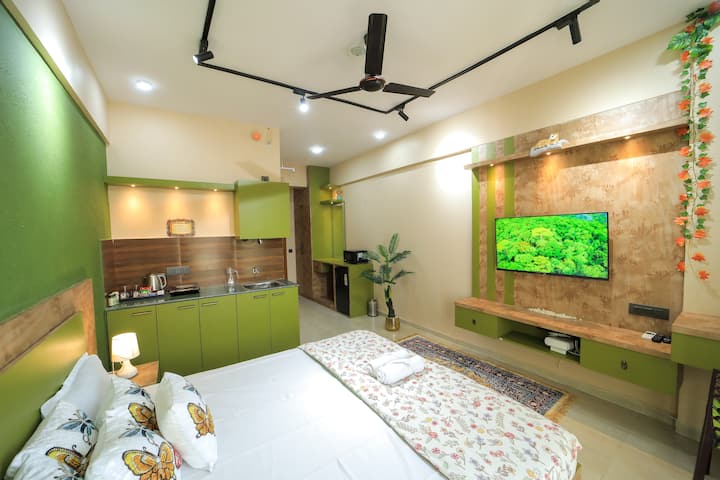 Peaceful | Nature Inspired | Well Equpped Kitchen - Lucknow