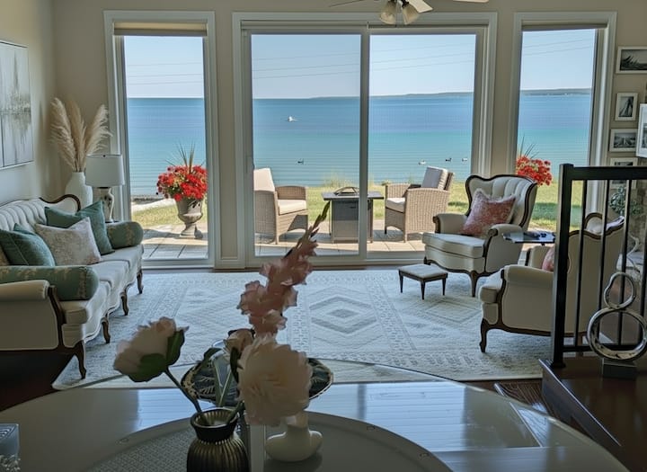 Lake It Or Leave It: A Waterfront Georgian Gem - Meaford