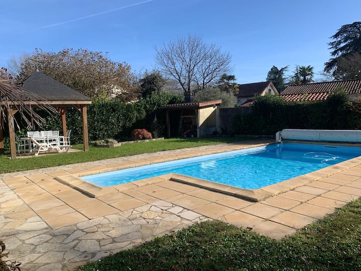 Maison De Plein Pieds Avec Jardin Et Piscine. - Vic-en-Bigorre