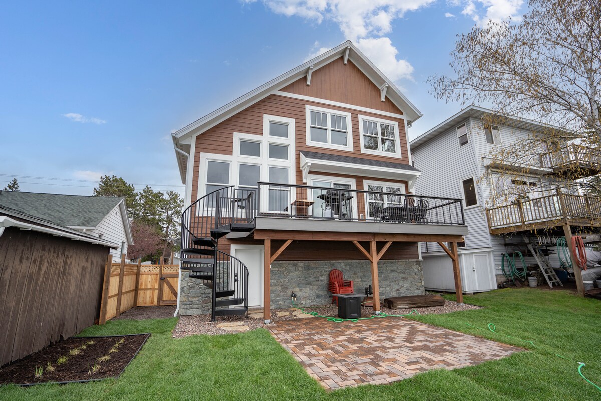 Retreat to Island Time | Stunning Park Point Home - Houses for Rent in ...