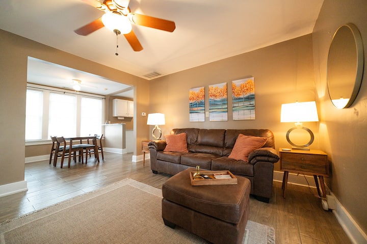 The Bluebird | Walkable Downtown Sanctuary - Lancaster, OH