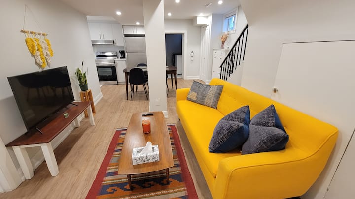 Cozy 2-bedroom Retreat On Eglinton - Toronto, ON