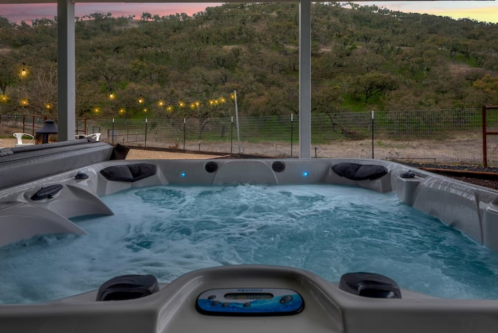Serene 3 Acre Ranch W/ Hot Tub - Paso Robles, CA