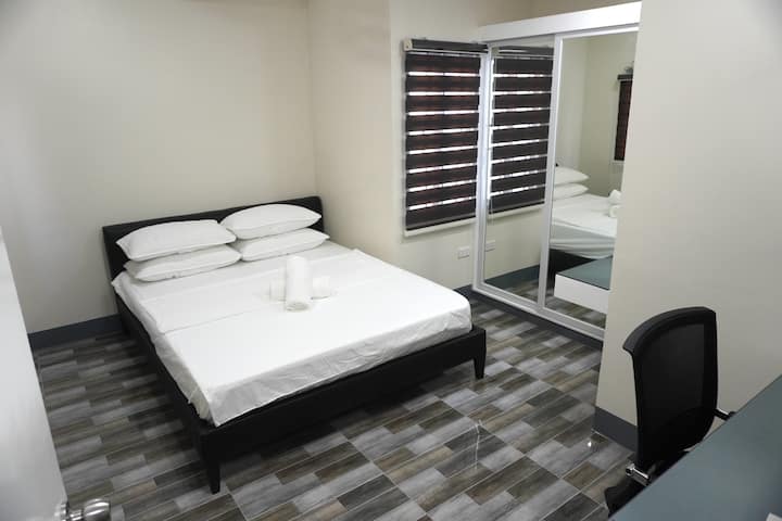 3 Bedrooms+wi-fi+parking+bfast - Tarlac