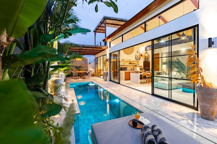 Seseh Rooftop, Patio, Closed Lv, 5"ride Beach, 2br - Australia