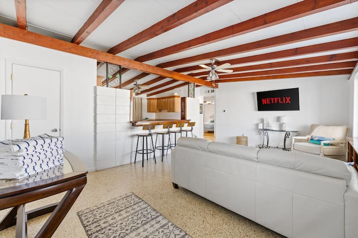 Retro Reef! Walk To Beach, Boats +Restaurants! - Venice Beach, FL