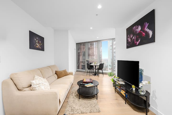 Downtown Melbourne Escape | Modern 2br + Amenities - Melbourne