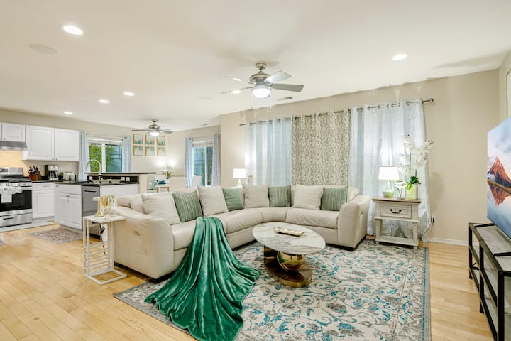 19. #Rd1: Murphy Villa: Br On Main - Redmond, WA