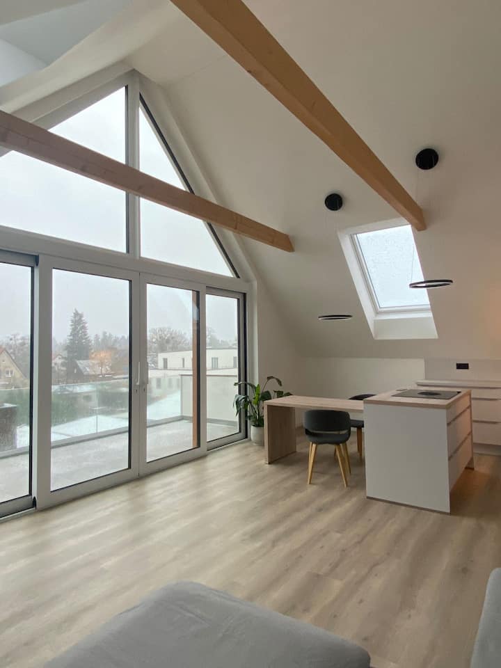 Stilvolle Dg-wohnung Mit Panoramablick - Stahnsdorf