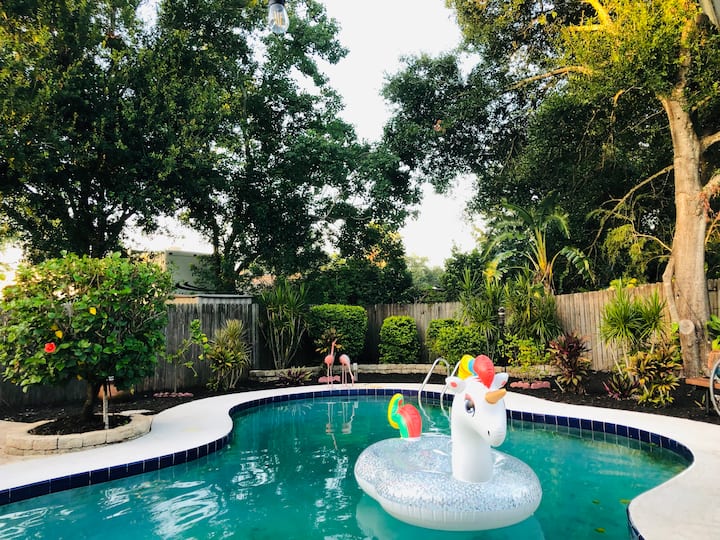Gorgeous & Spacious Getaway | Pool, Close To Beach - Clearwater, FL