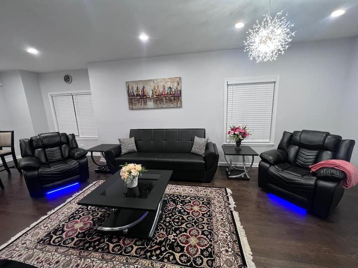 Wonderful Entire Home Near Lake - Zion, IL