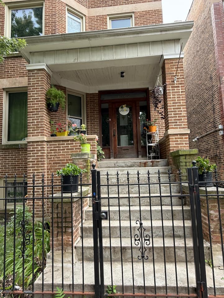 Apartment In Logan Square, Chicago - Chicago, IL