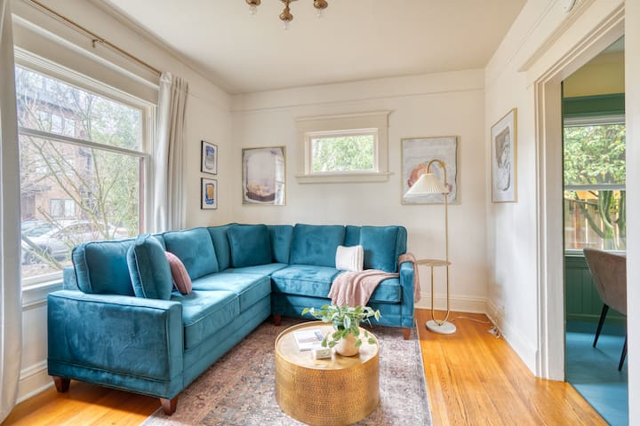 Vintage Portland Home ~ Steps From Mississippi Ave - Portland, OR