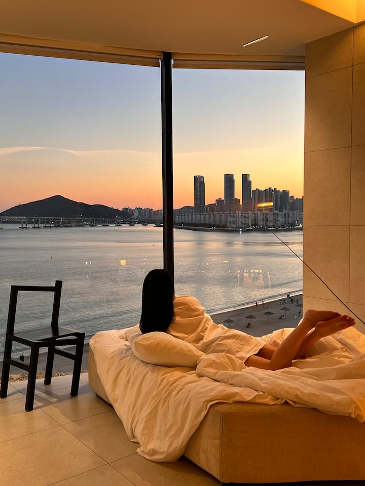 ℋℴ𝓉 광안리해수욕장30초, 침실3,침대3 광안대교 정면 오션 뷰 룸 - Busan