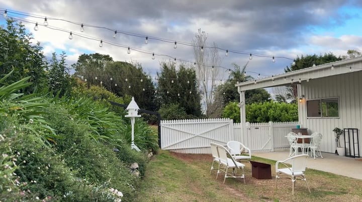 Luxe Garden Suite | Wineries, Cafés + Fresh Eggs - Tamborine Mountain