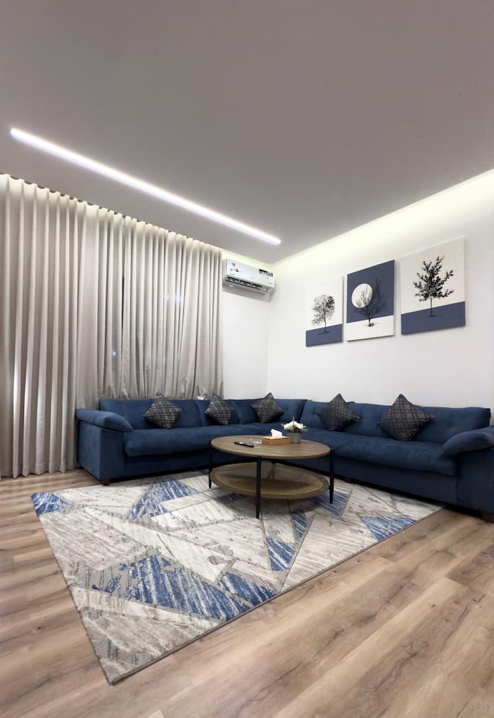 شقة انيقة بدخول ذاتي حي العقيق - Riyadh