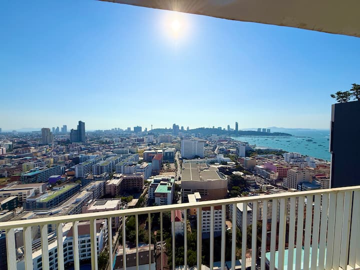 Spacious 2 Bed 2 Bath Penthouse Condo The Base 592 - Pattaya