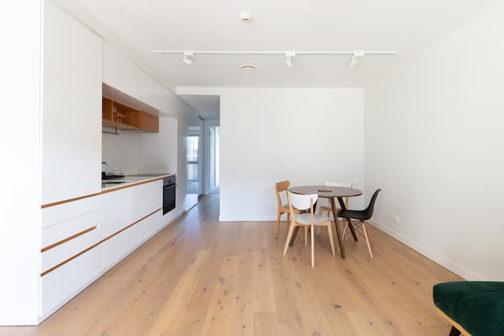 2 Bedroom, 2 Bathroom + Free Parking! - Auckland
