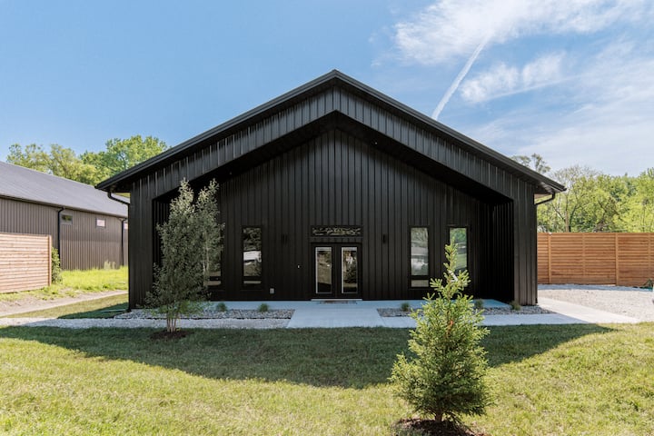 Luxury Barndominium · Hot Tub · Fire Pit - Ankeny, IA