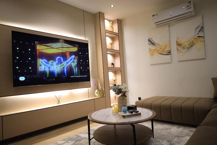 1br Stylish Escape | 75” Screen - Smart Entry - Jeddah