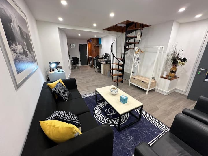 New York Style, Wicker, 4pp, Free Parking, 2tv - 셰필드