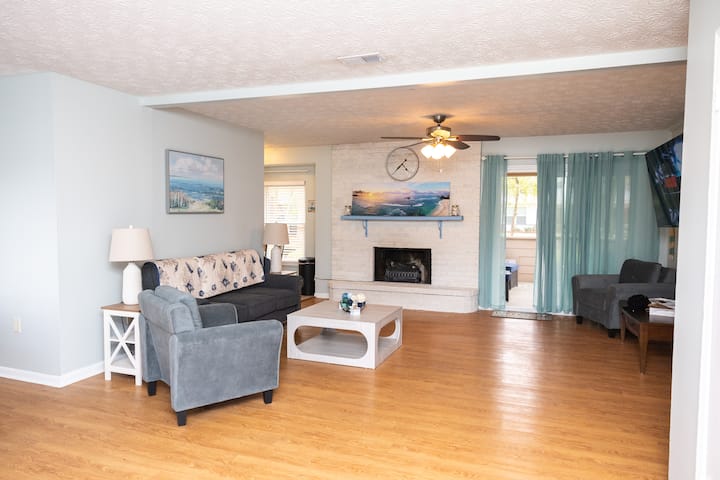 Clare's Island Getaway - Wilmington Island, GA