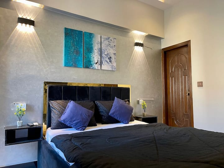 Comfortable 2 Bedroom Apartment In Prime Location - Karachi