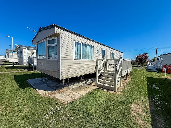 Caravan With Decking California Cliffs Ref 50015j - Hemsby