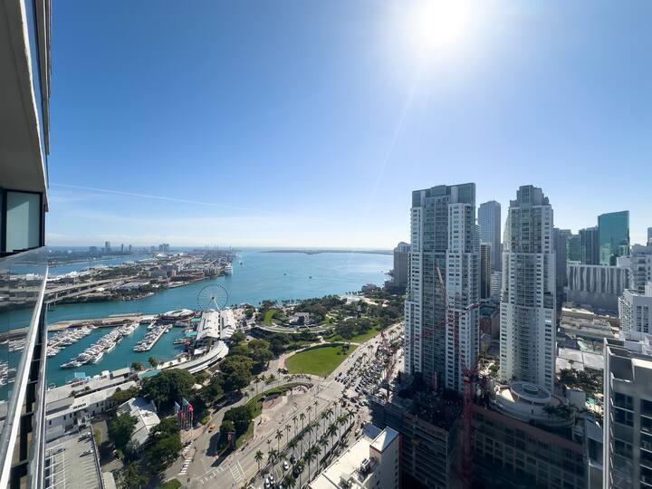 3bd, Downtown Miami, Stunning Views, Lux Amenities - Miami, FL