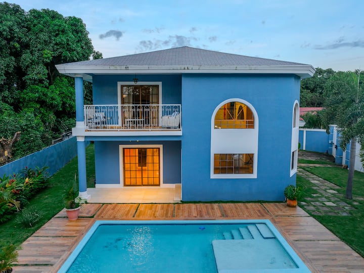 Private Pool & Full A/c In Best And Safe Location - Managua