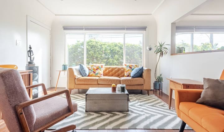 Maison Espagnole Classique De Style Mid-century. - Compton, CA